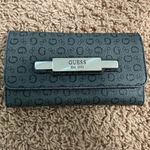 Guess | Bags | Preloved Authentic Guess Wallet With Its Box | Poshmark